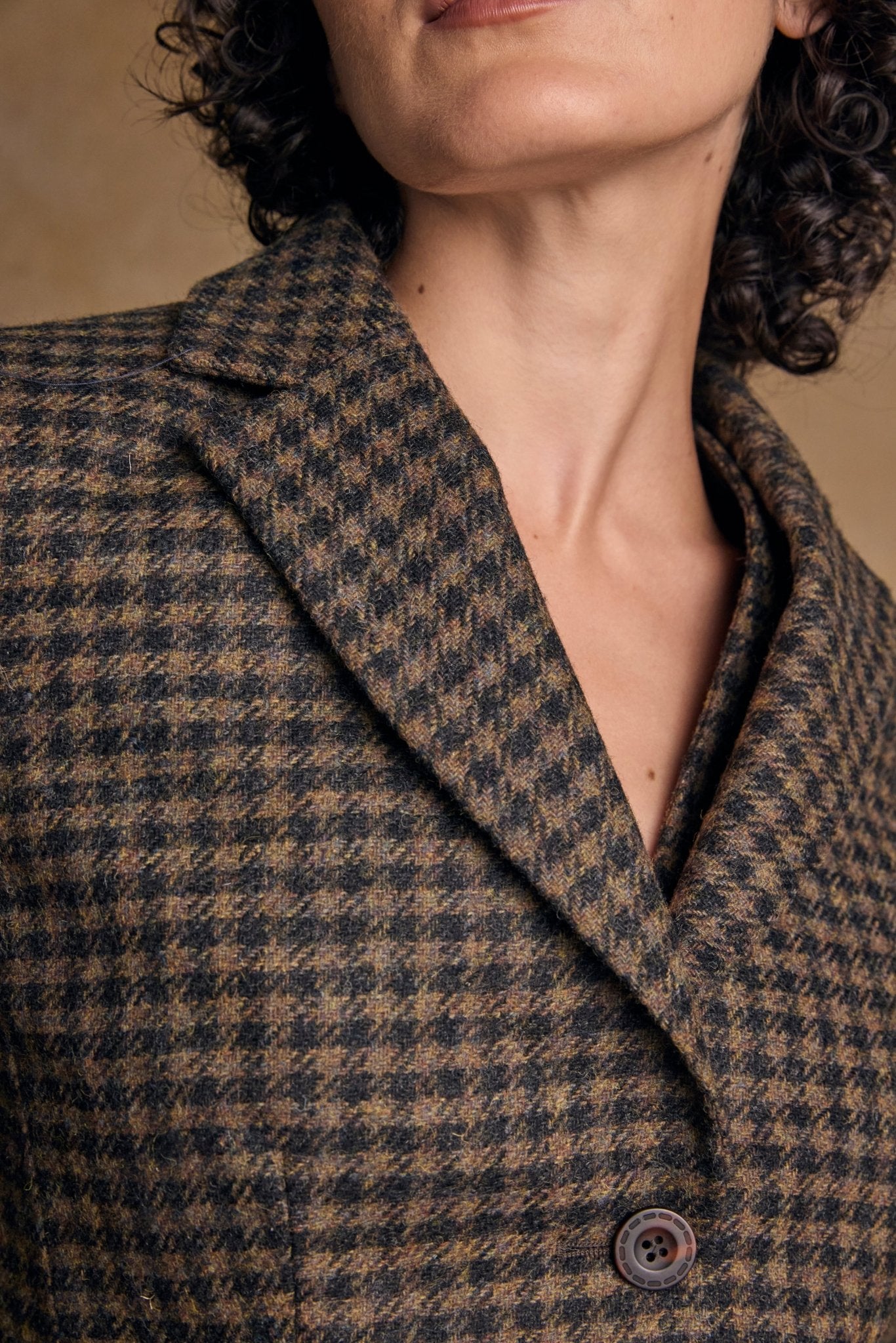 Tara Tweed Hacking Jacket - Earth Check: Elegance & Sophistication