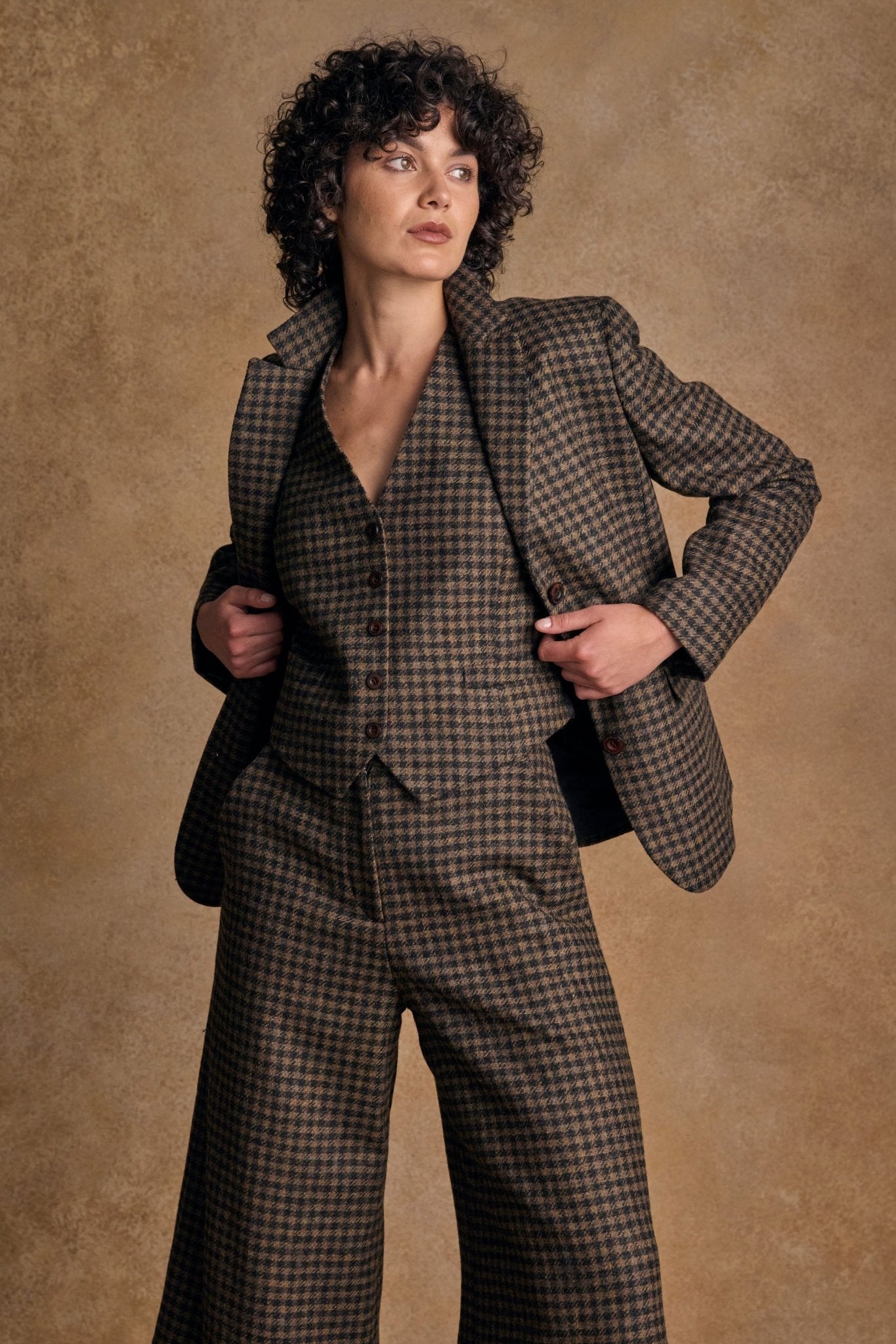 Tara Tweed Hacking Jacket - Earth Check: Elegance & Sophistication